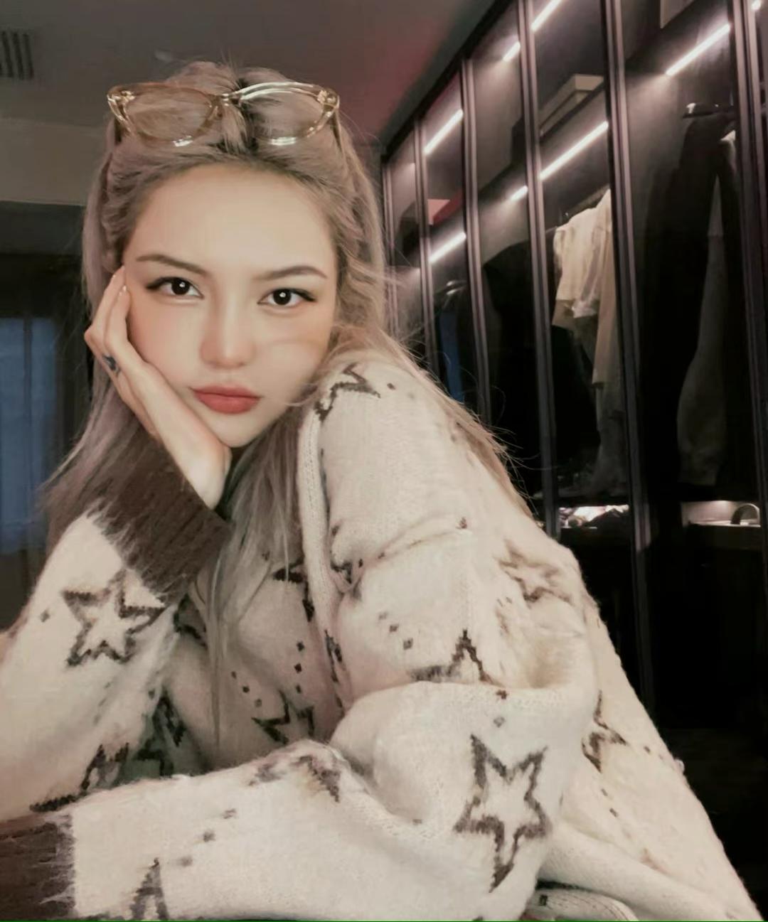 Love hammer?Zhou Yangqing's dating scene in Duan Xingxing Park was exposed, and the two kissed ...