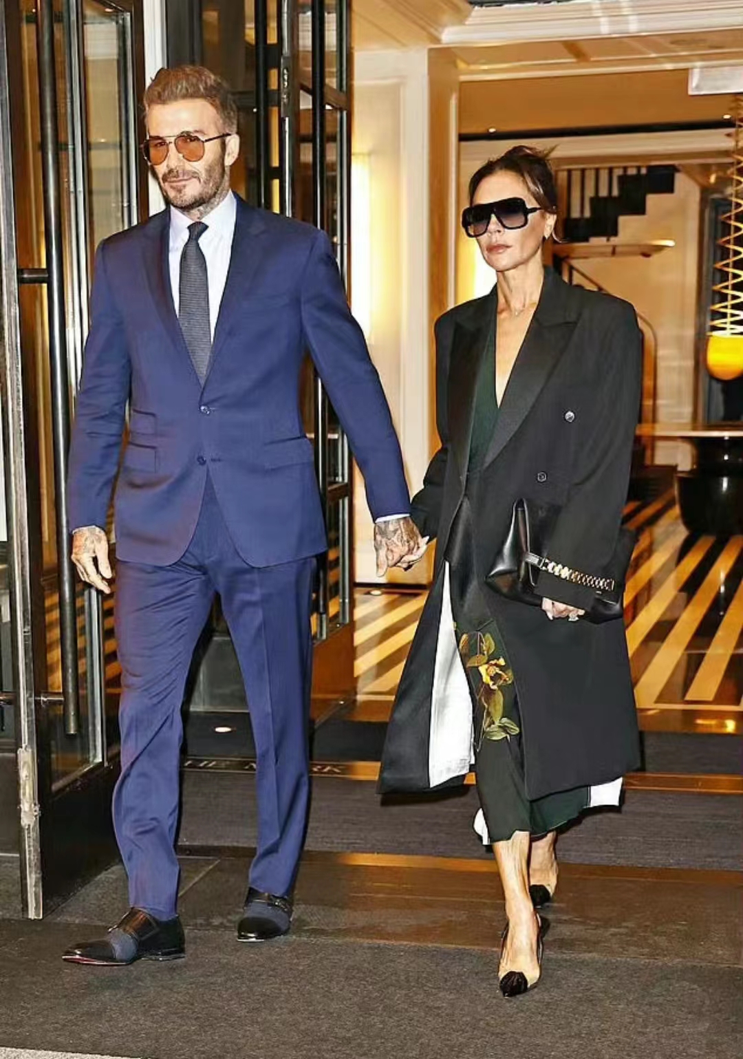 Victoria Beckham, 48, steps on 10 cm high heels!Accompanied by Beckham ...