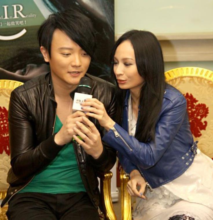 Zhan Wenting and Zhang Yuan, the former lead singer of the Feier ...