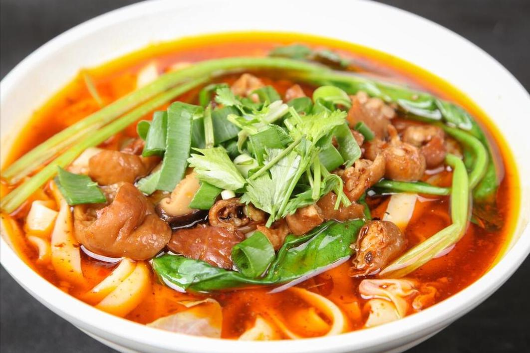 When making hand-rolled noodles, it is best not to mix the noodles with ...