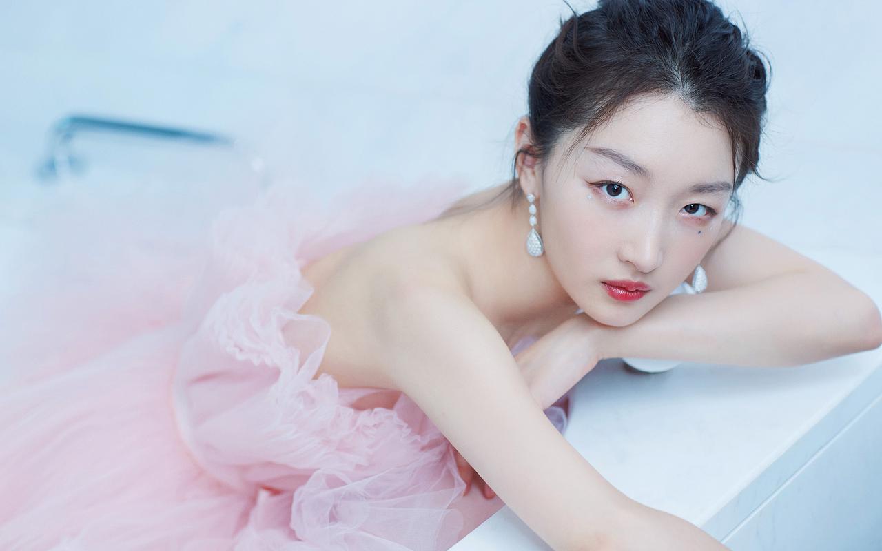 Entertainment Comments: Yang Zi, Zhao Lusi, Yu Shuxin, Tan Jianci, Zhou Dongyu, Guo Biting - iMedia
