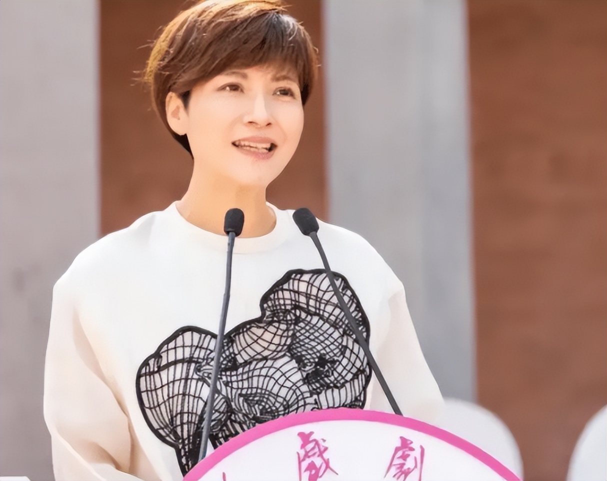 The anchor Ji Xueping was happy after marrying a wealthy husband, gave ...