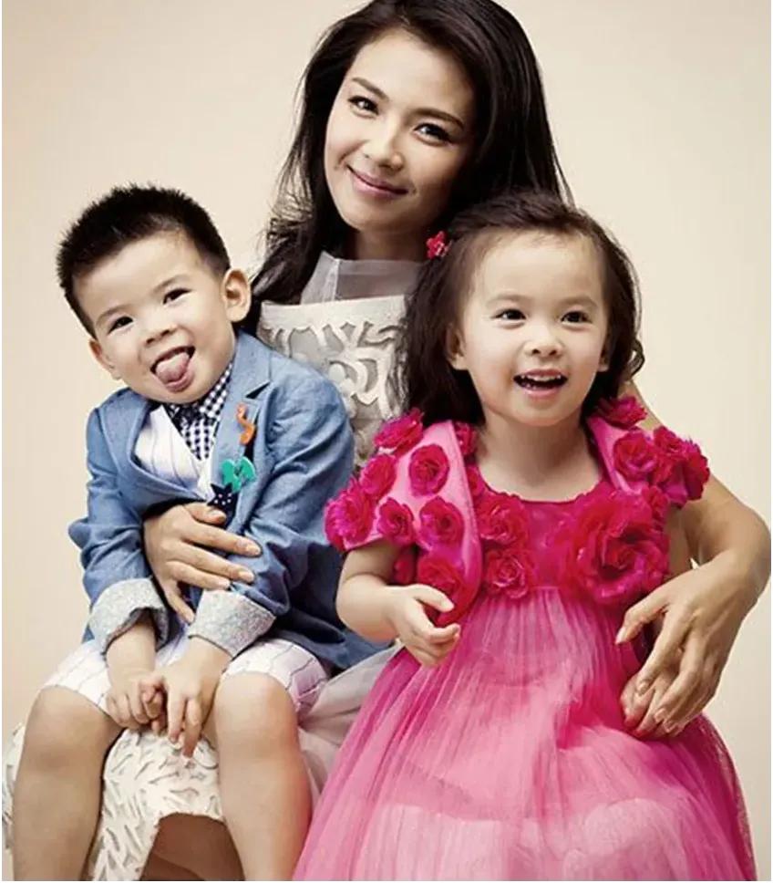 Liu Tao posts family photos! The 14-year-old daughter is as beautiful ...