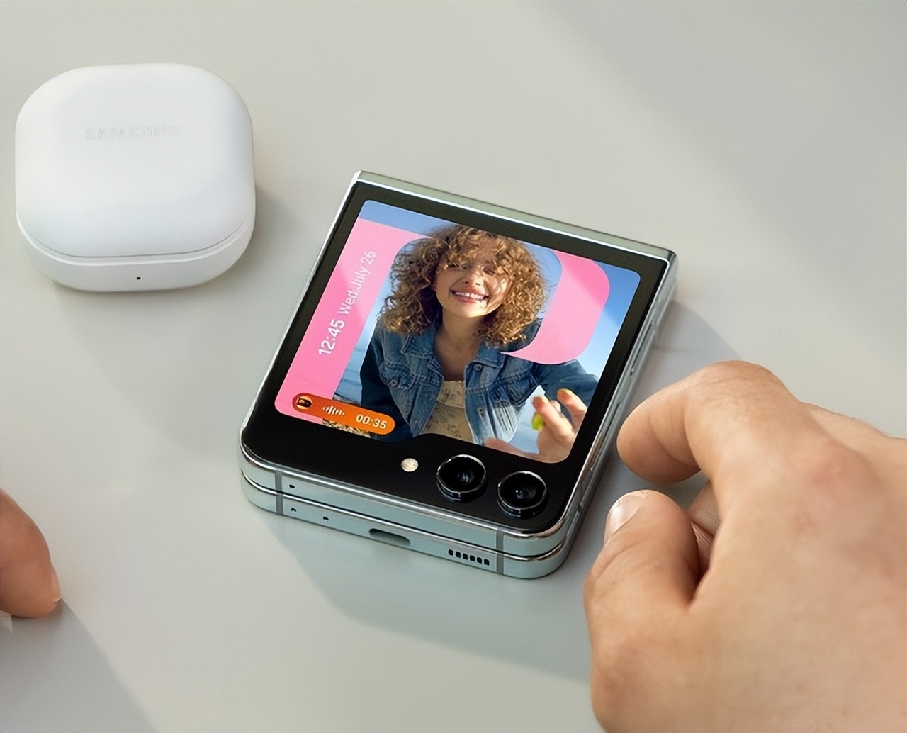 Samsung Galaxy Z Flip5 mobile phone publicity image exposure: 3.4 ...