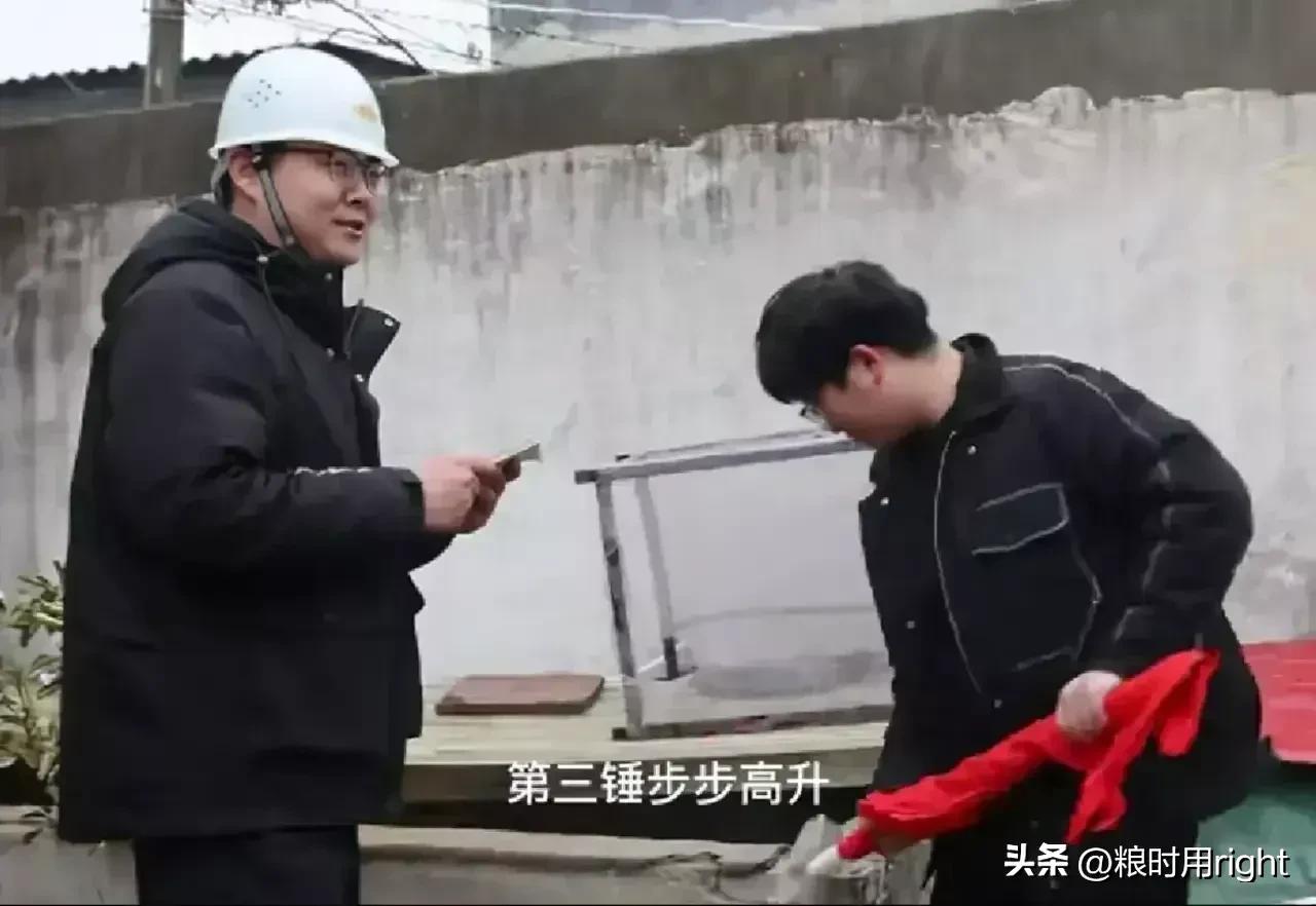 Guo Wei performed a show of swinging a hammer at this time, and ...