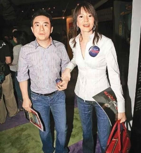 59-year-old Lu Fang is fat enough to have no neck, his 3-year-old ...