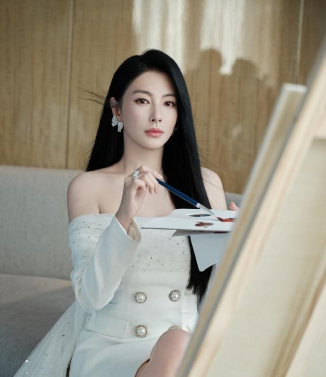 Asking for a hammer, getting a hammer? After Zhang Yuqi implied Yu Shi, Yuan Bayuan's ex-wife ...