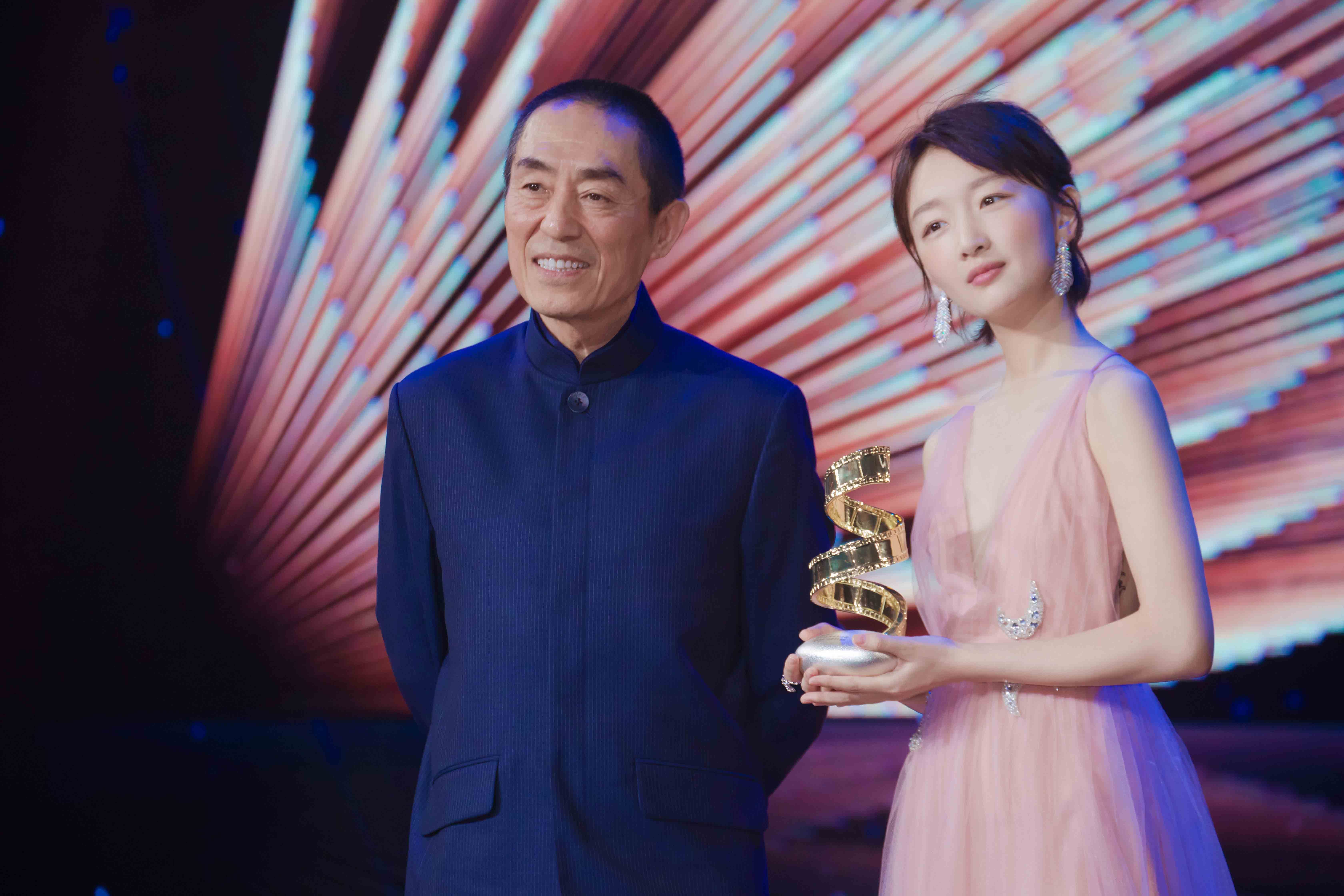 Zeng Zhiwei's sentence "I sneaked past her" completely tore apart the ...