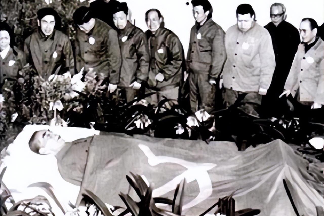 Premier Zhou passed away, Ye Jianying and Deng Gong were present, Jiang ...