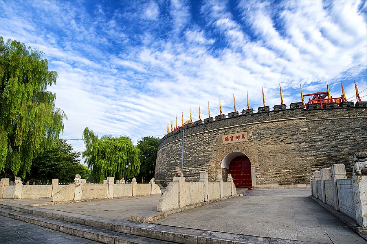 What is the reason for the 55-year-old Confucius to leave the state of ...