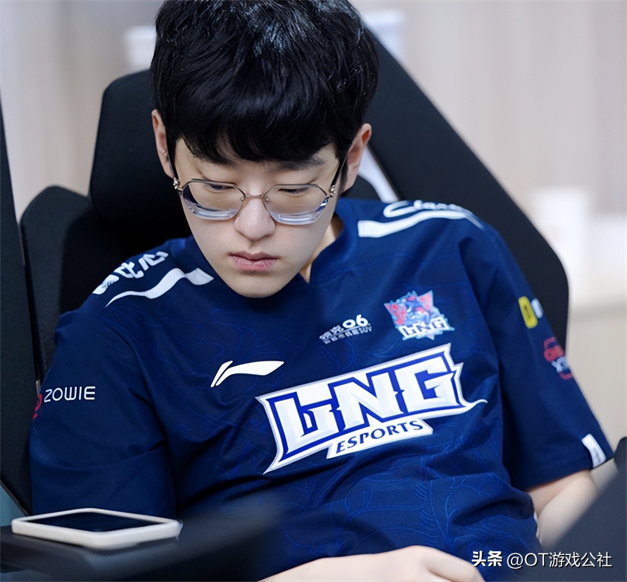 Imitation commentary announced the best lineup, the up master was ...