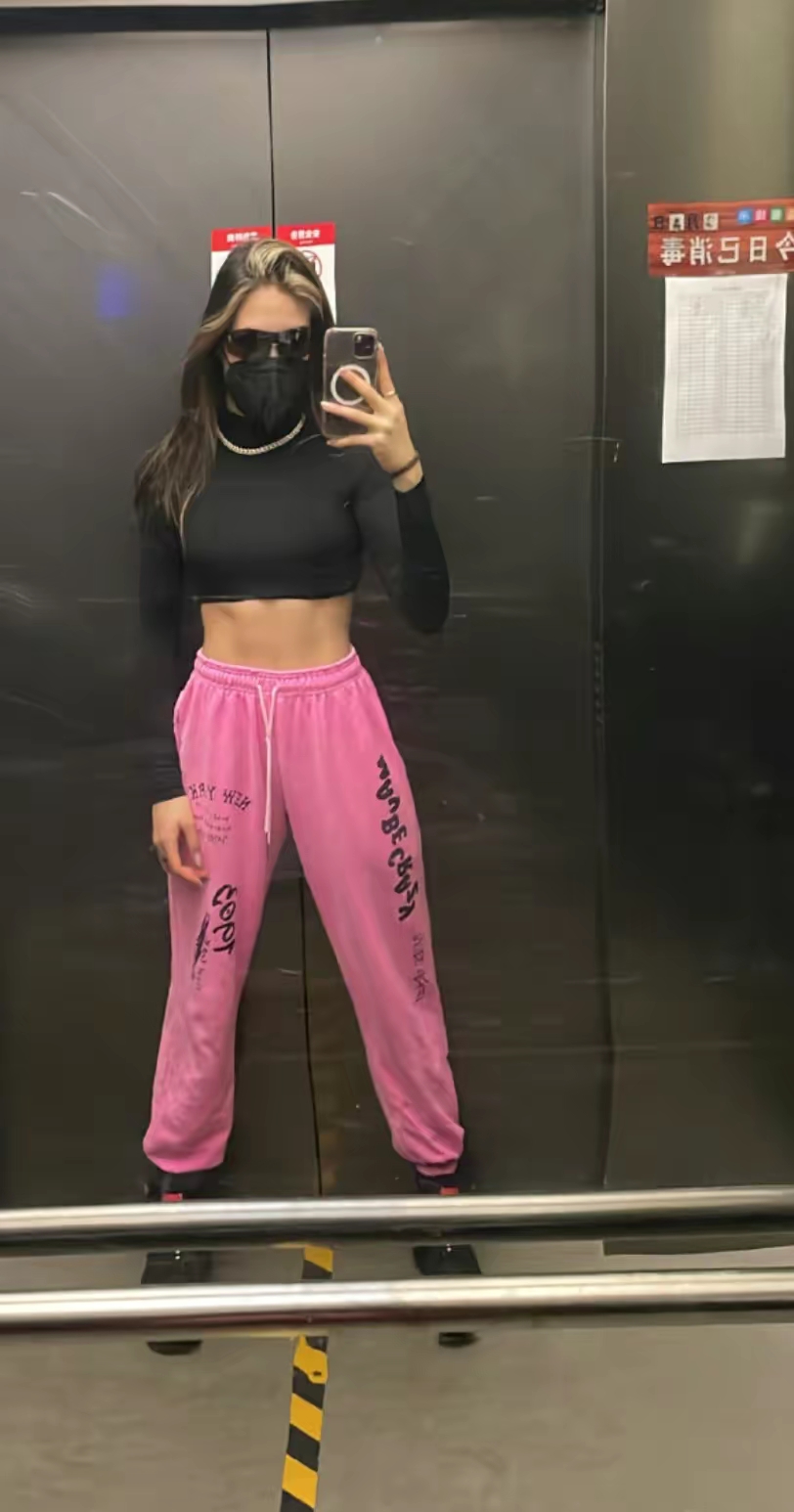 18-year-old Gu Ailing grabs the spotlight with her abdominal muscles ...