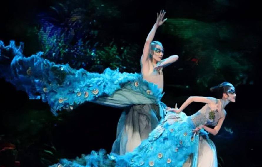 Depressed, jumped off the building, Wang Di, the peacock prince, who ...