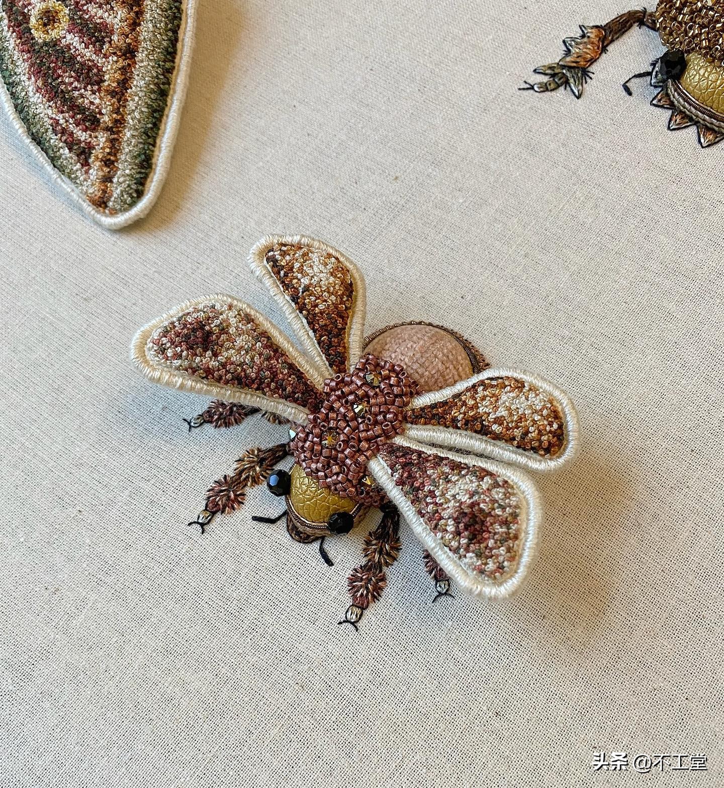 High-end three-dimensional insect bead embroidery - iMedia