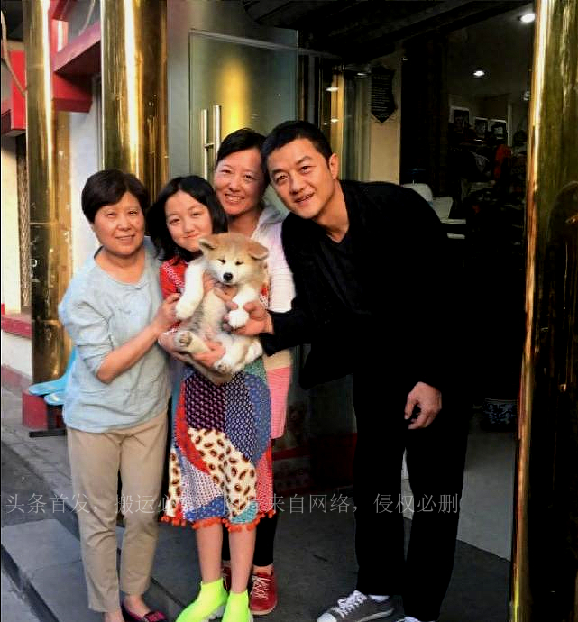 Li Yapeng shared a family photo. The picture was heartwarming. His ...