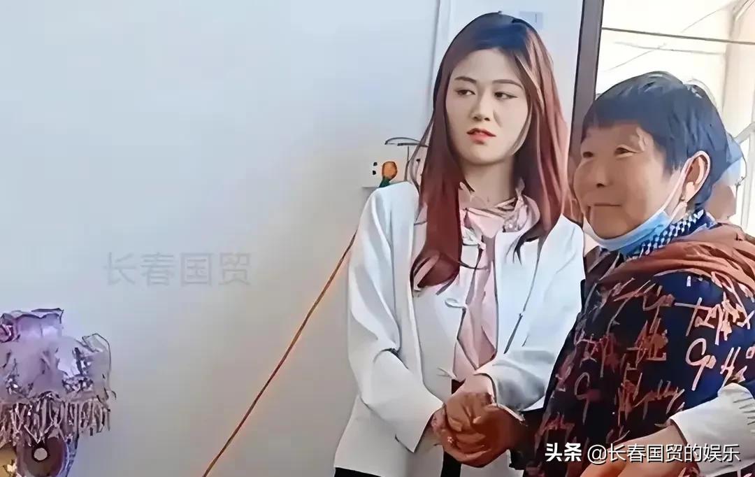 After the ex-husband's official engagement was announced, Chen Yanan ...