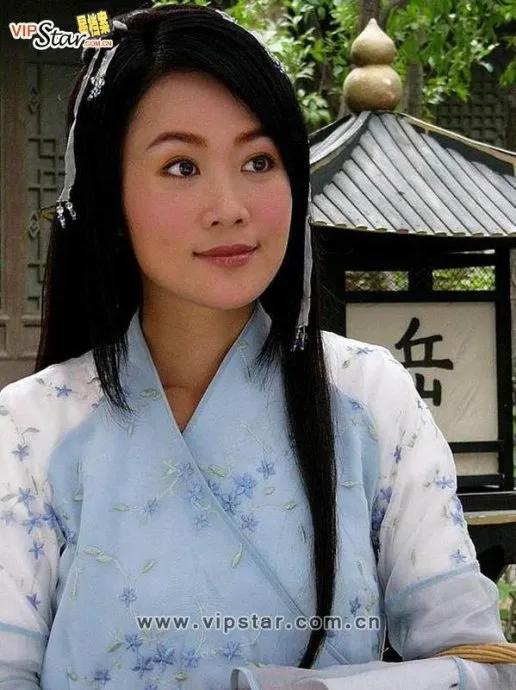 Hong Kong actress Liang Xiaobing wears ancient costumes - iNEWS