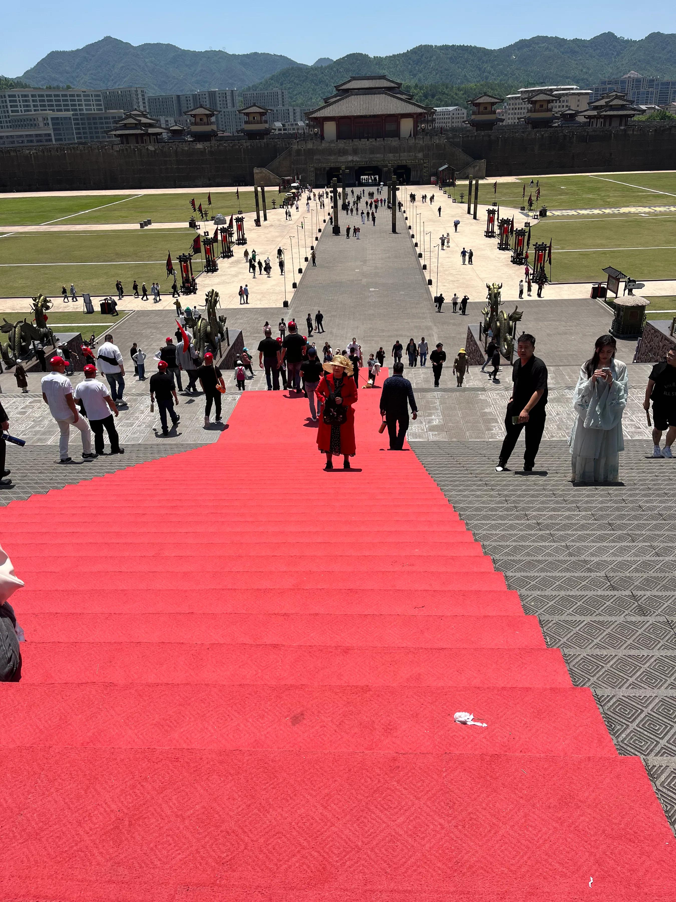 Hengdian Film and Television City "Qin Palace" pick-up (1) - iMedia