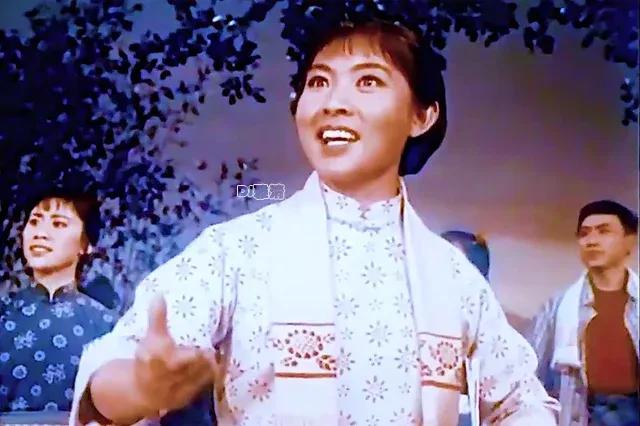 Li Bingshu, a famous Peking Opera artist, inside and outside the play ...