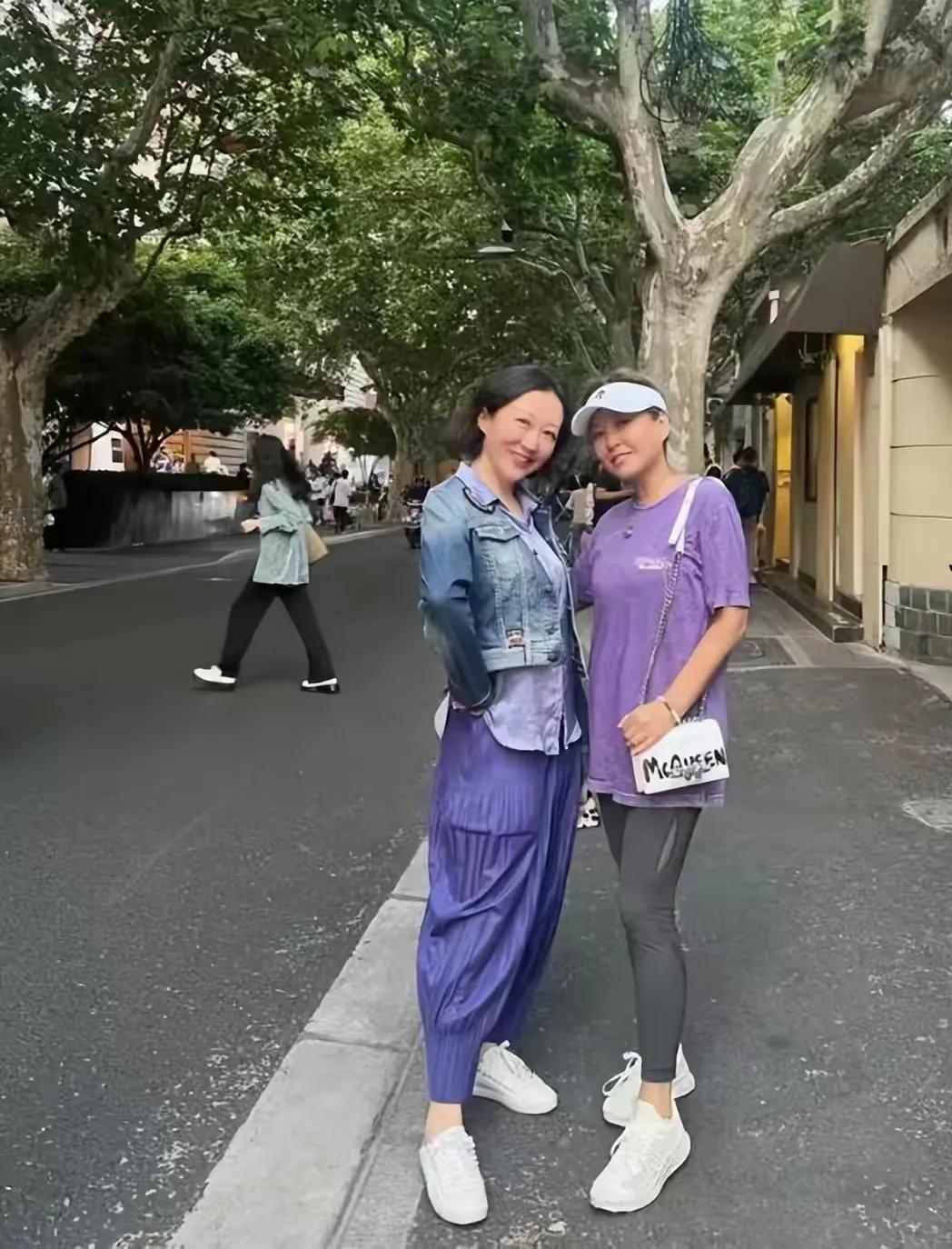 Li Jing is 53 years old and still loves to toss. She went to Shanghai ...