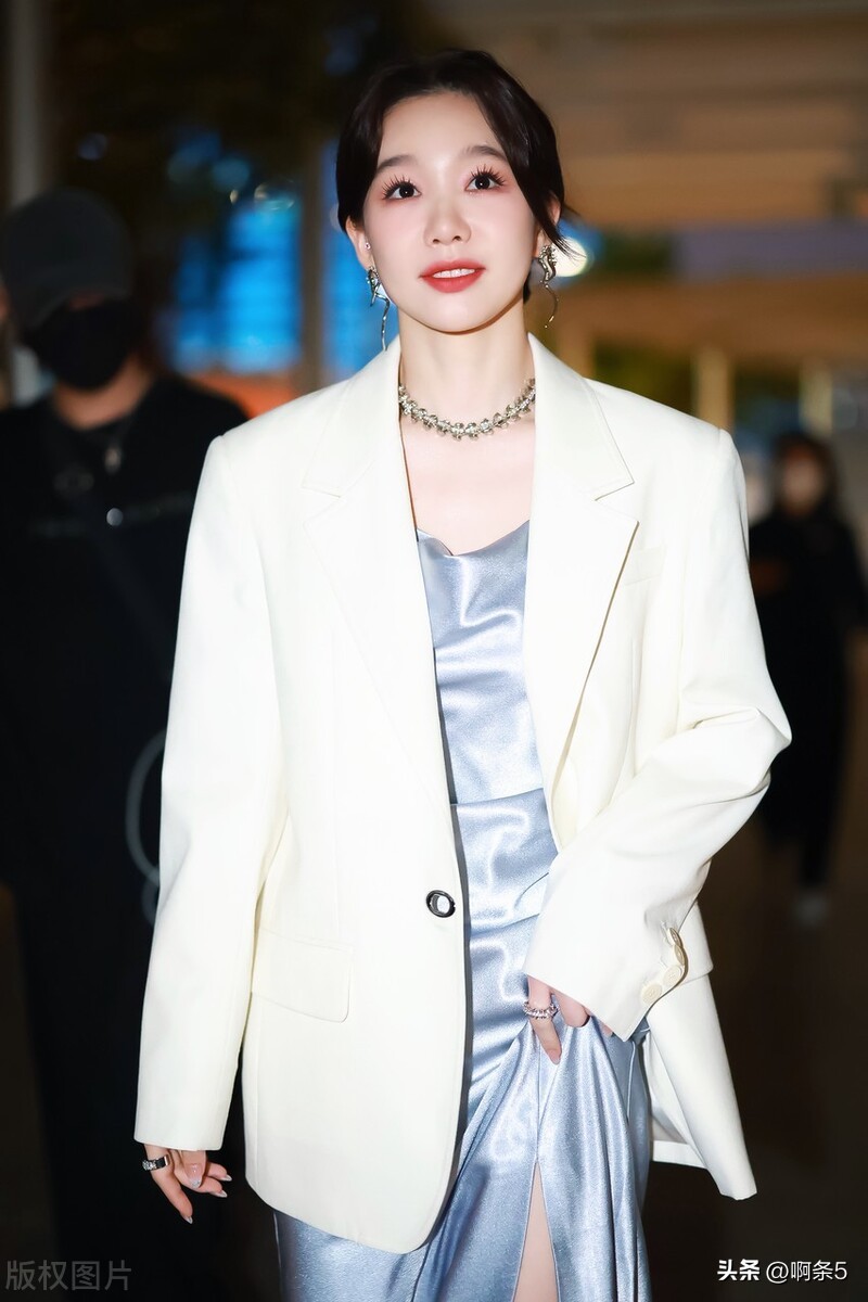 Xu Mengjie's prosperous look - iMedia