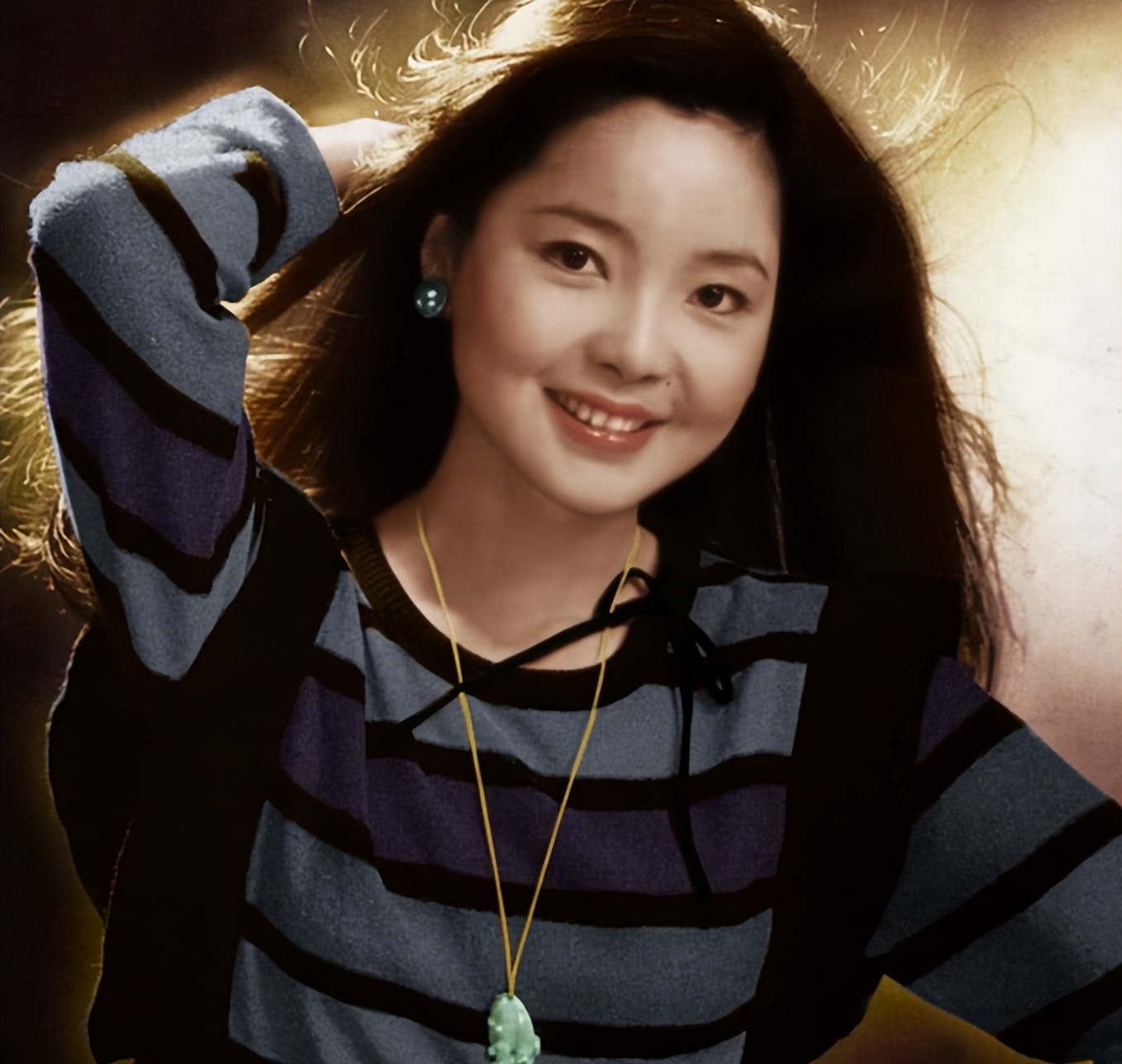 Teresa Teng, the queen of sweet songs, is well-behaved on the surface ...
