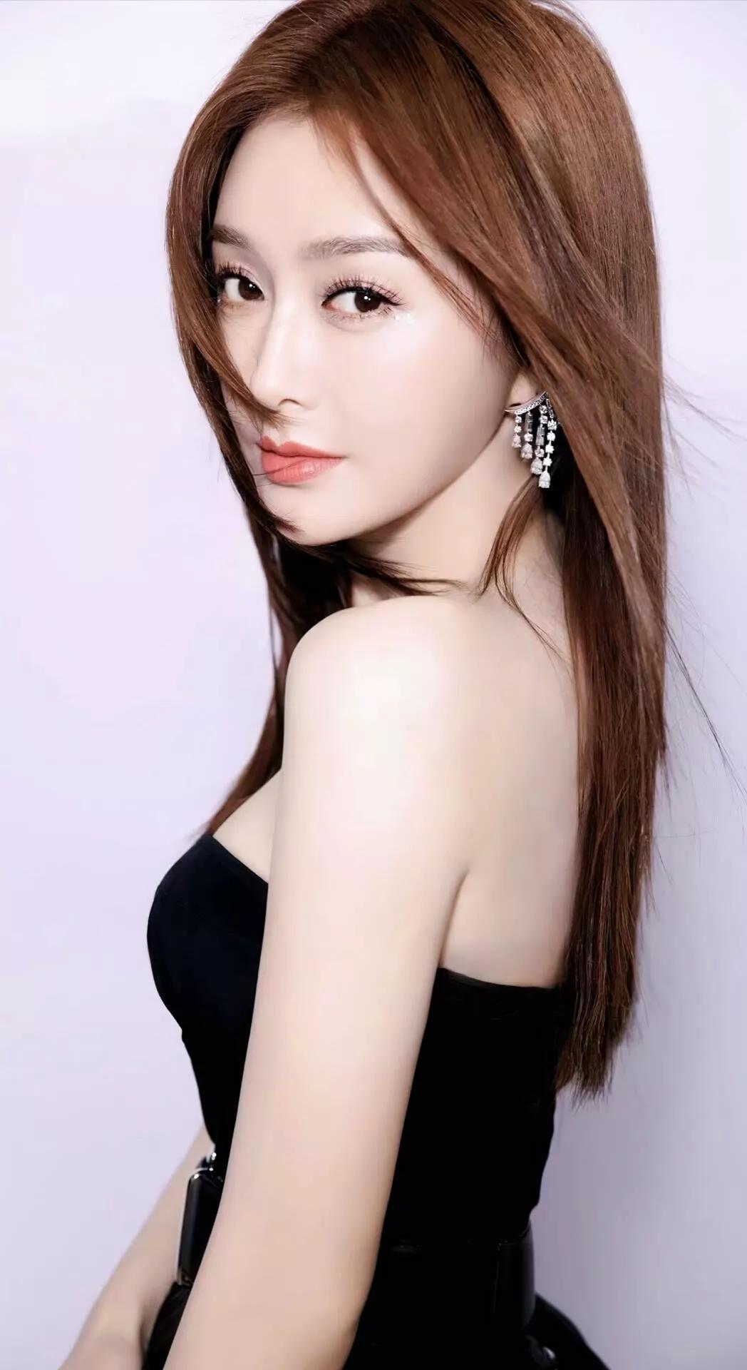 Qin Lan, a very delicate goddess, looks beautiful in everything - iNEWS