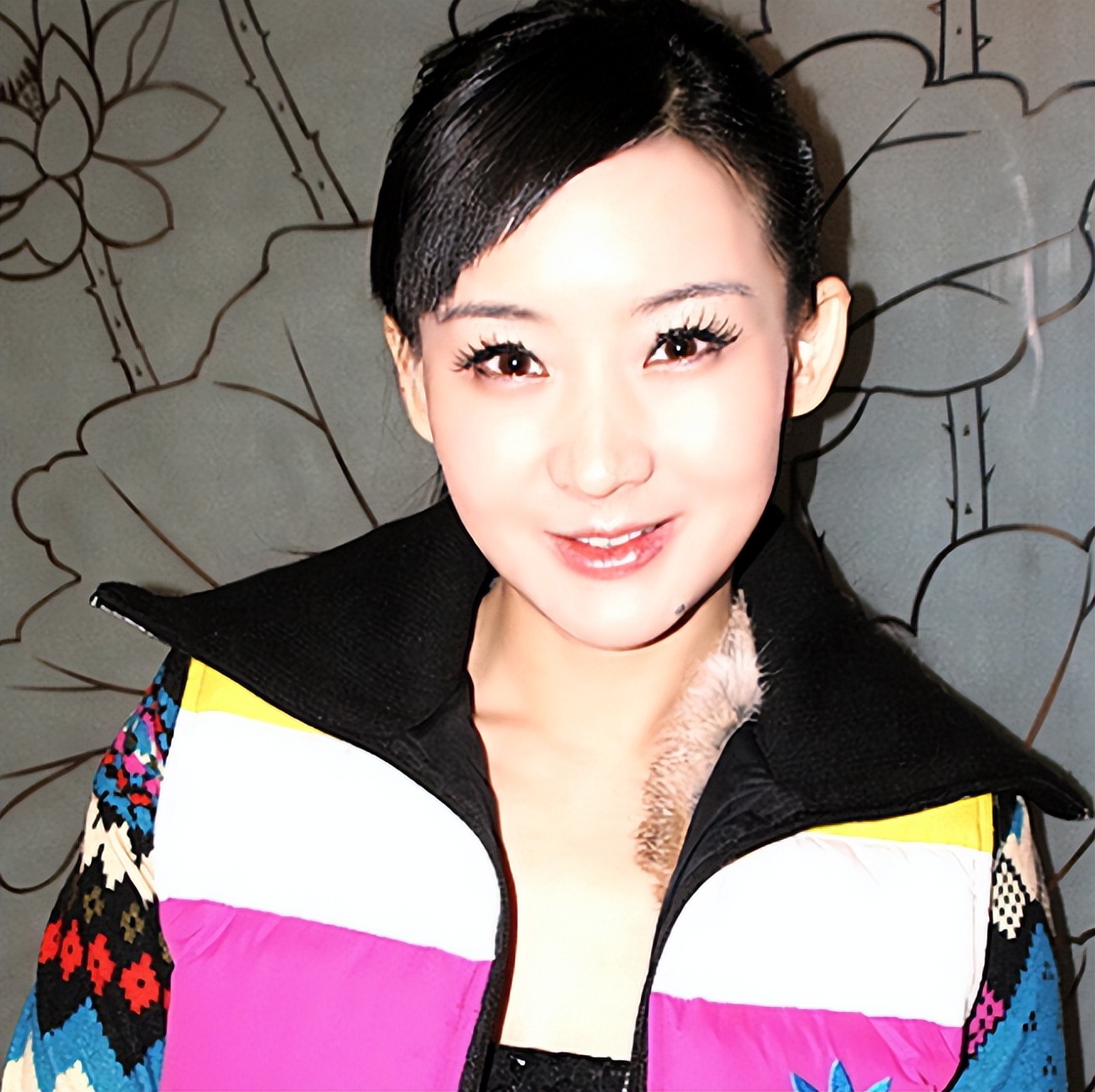 Sun Nan resolutely divorced Mai Hongmei to marry Pan Wei. Today, Mai ...