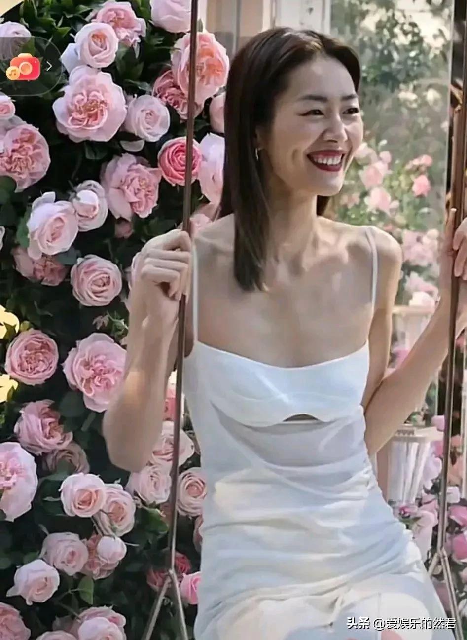 Big cousin Liu Wen. The supermodel is really hard, and the dress is ...