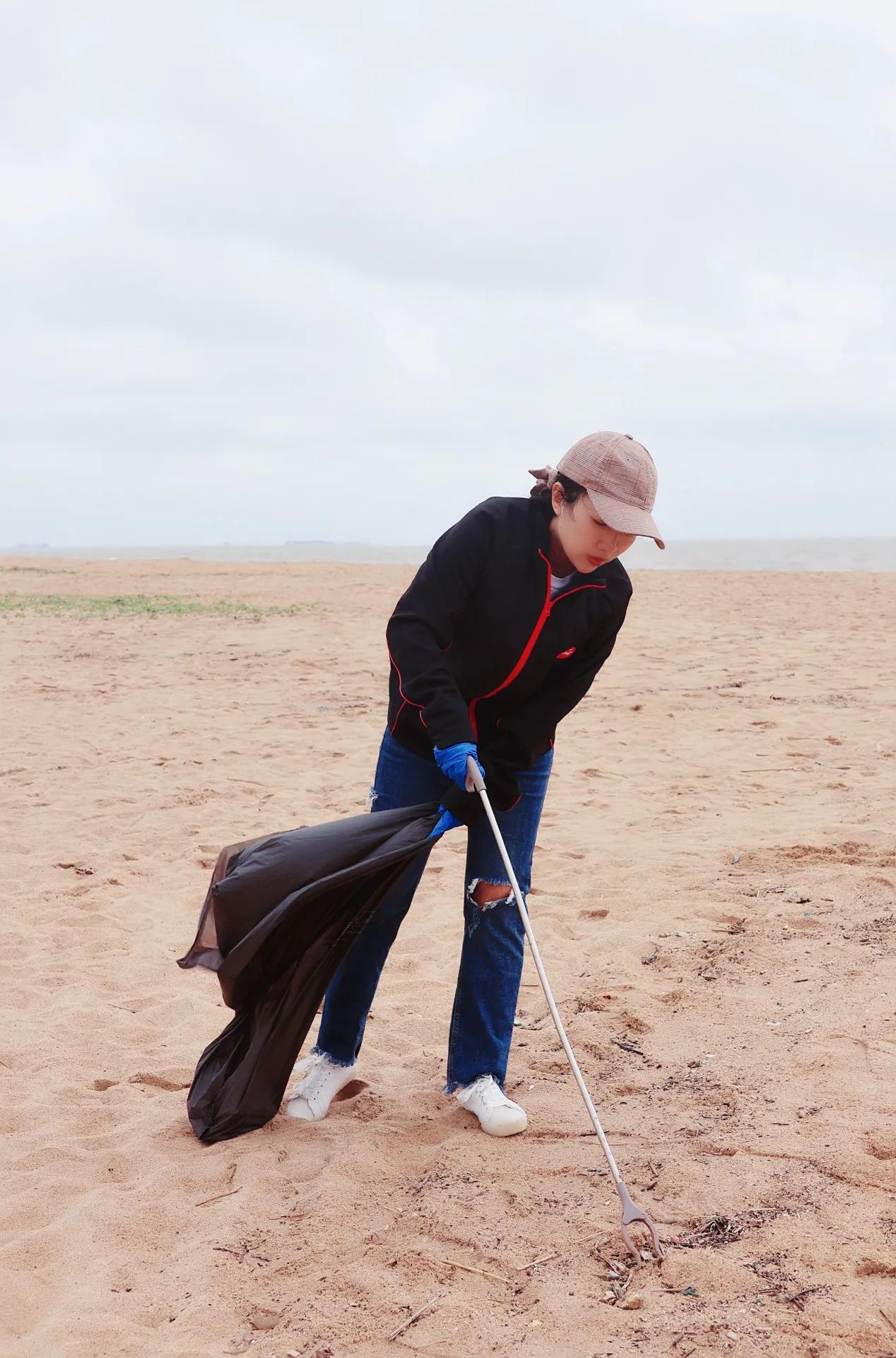 Public Welfare Beach Cleanup Hainan Swire Coca-Cola Protects the ...