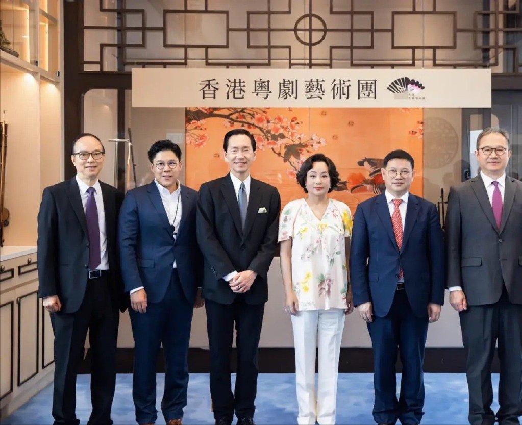 Chen Wanzhen and Huo Qigang are rarely in the same frame! Wearing ...