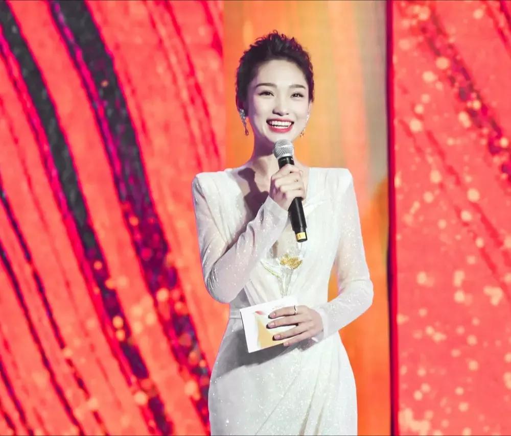 How strong is the lineup of hosts for the closing ceremony of the ...