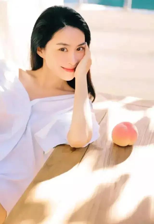 Sexy and charming Wang Ruoxue - iMedia