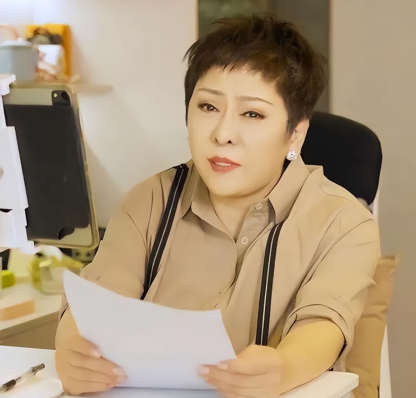 Xiang Tai, please stop live streaming and selling street stalls! - iNEWS