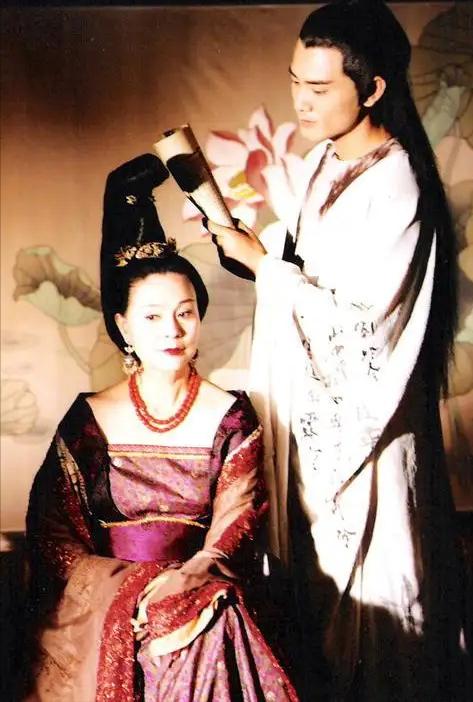 In the ancient patriarchal society, the Wu Zhou Dynasty was destined to ...
