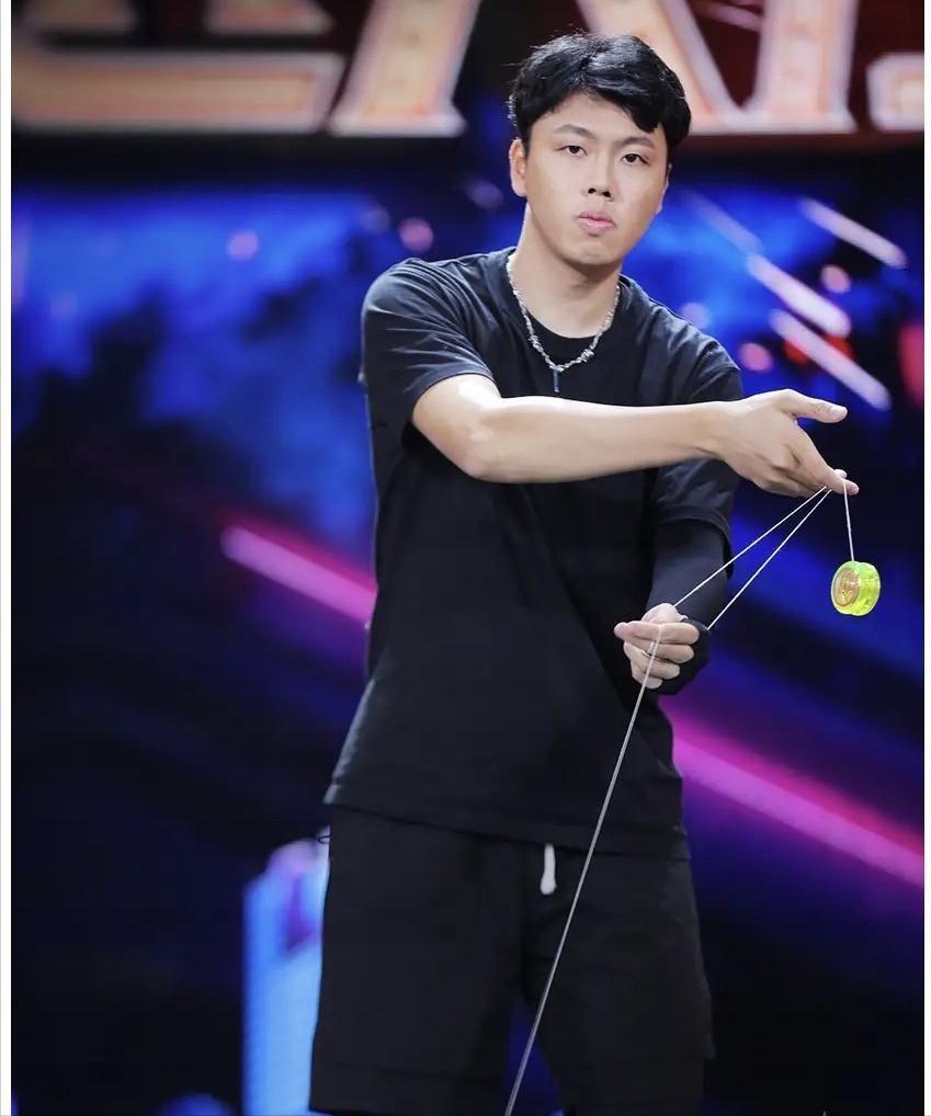 The neglected "treasure show", Nicholas Tse and Deng Ziqi sit down, let ordinary people play ...