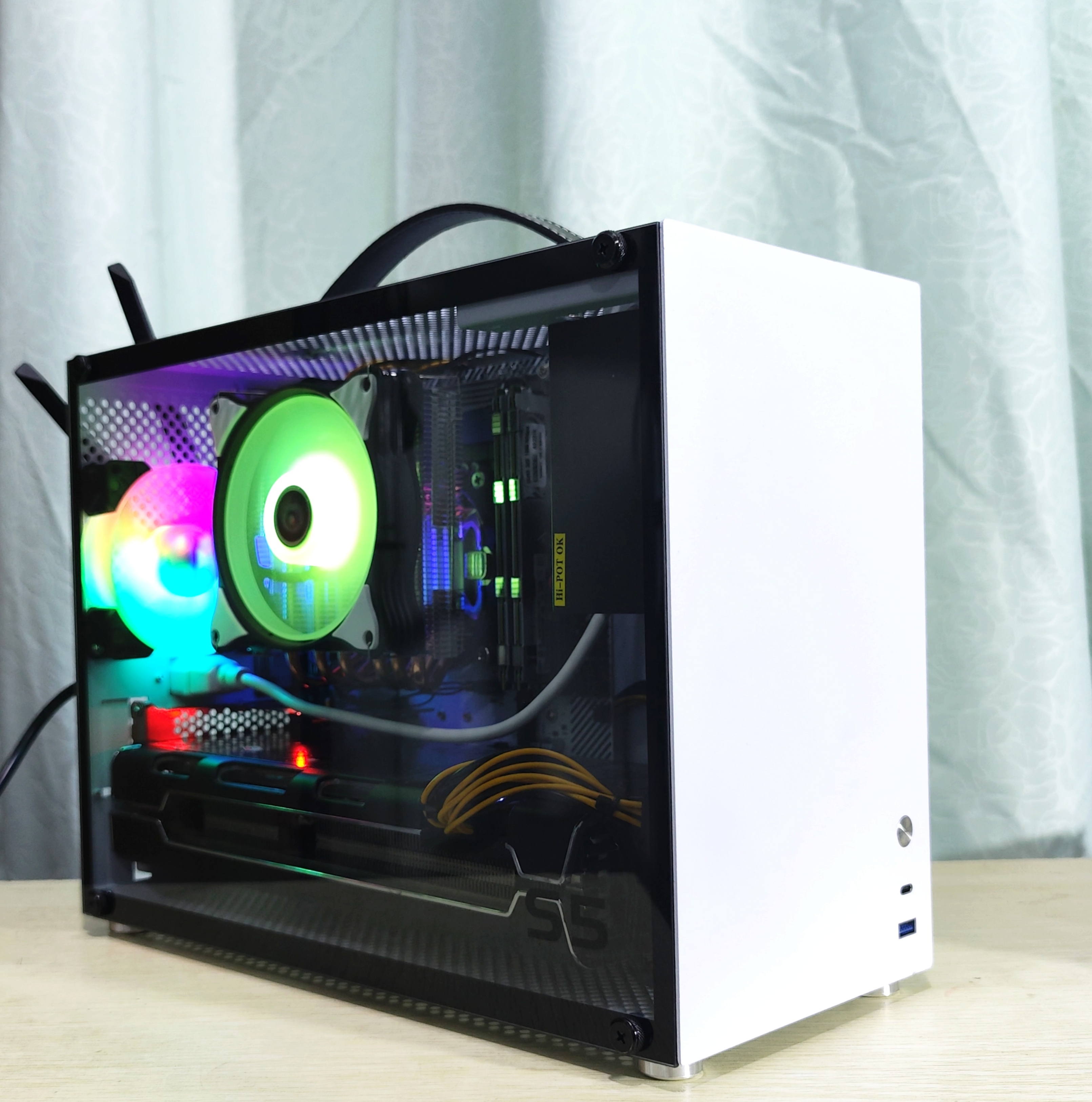 E5 2696v3, the strongest performance Black Apple dual-system designer ...