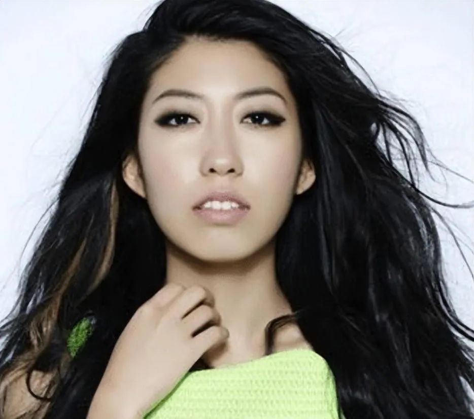 Capitalized miserably! After the female singer became famous, her million-dollar real estate was ...