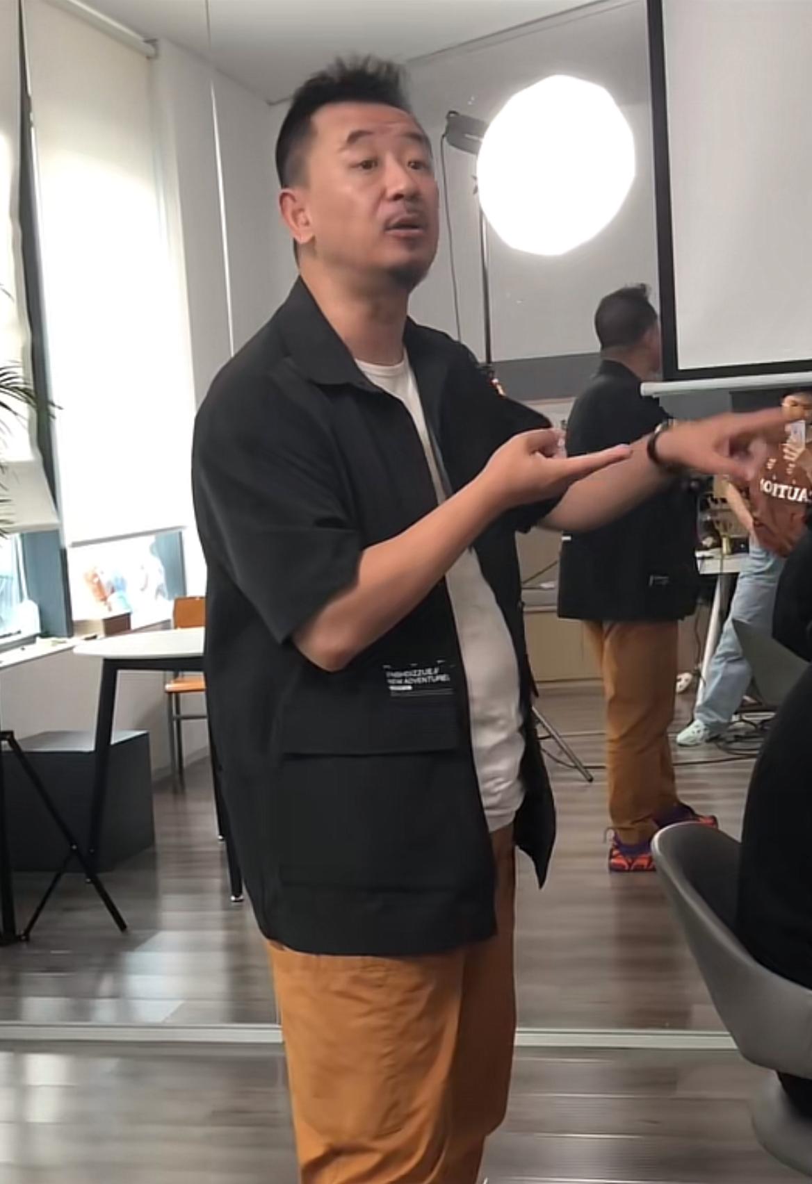 Huang Haibo left the entertainment industry for 8 years, a car exposed ...