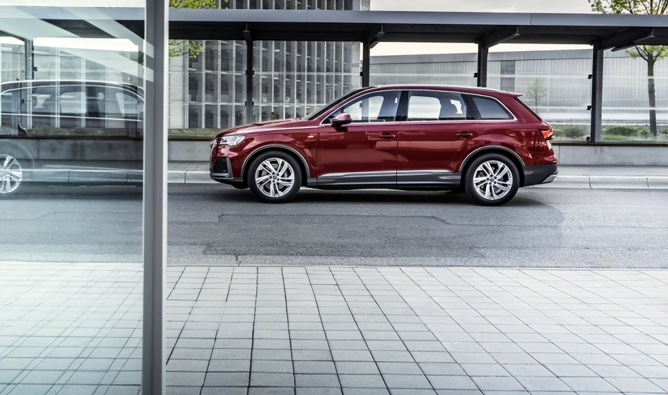 Audi Q7 shows the powerful aura of luxury SUV and feels Audi's top ...