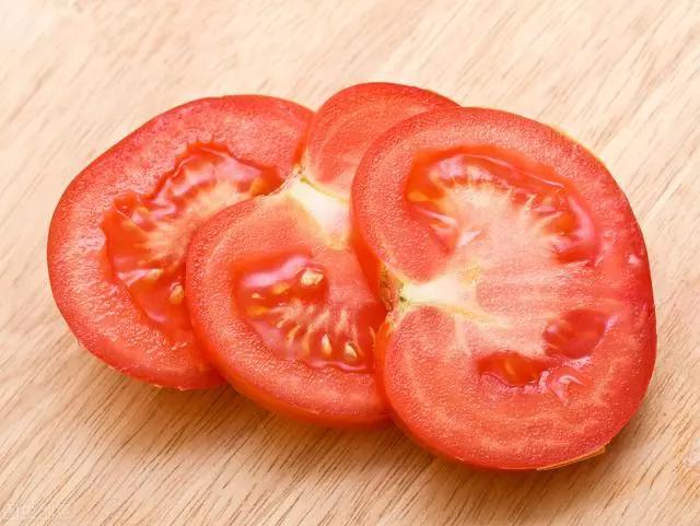 Tomatoes are preserved in this way, they will not go bad after a few ...