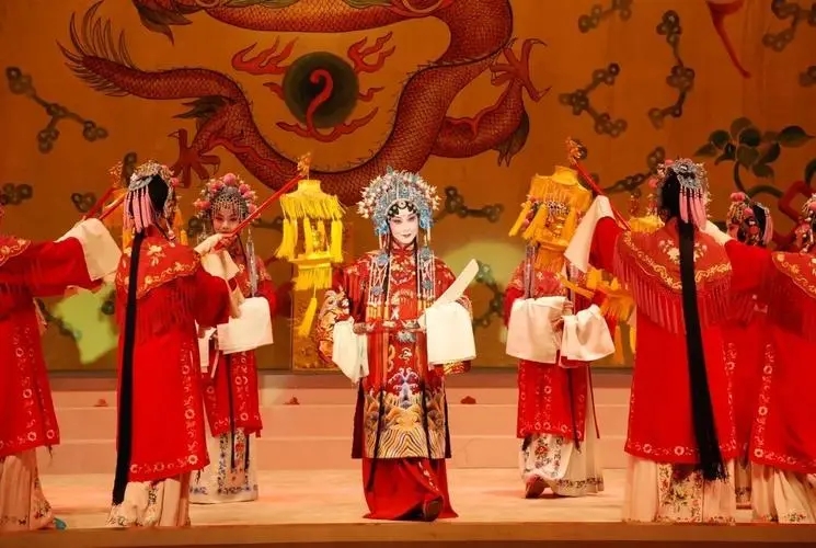 Interpreting poetry and painting, discussing the artistic ...