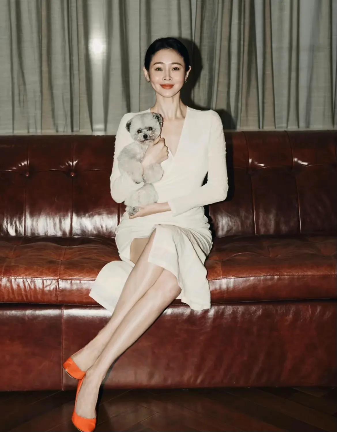 39-year-old Yu Mingjia really has excellent clothing quality. Wearing a ...