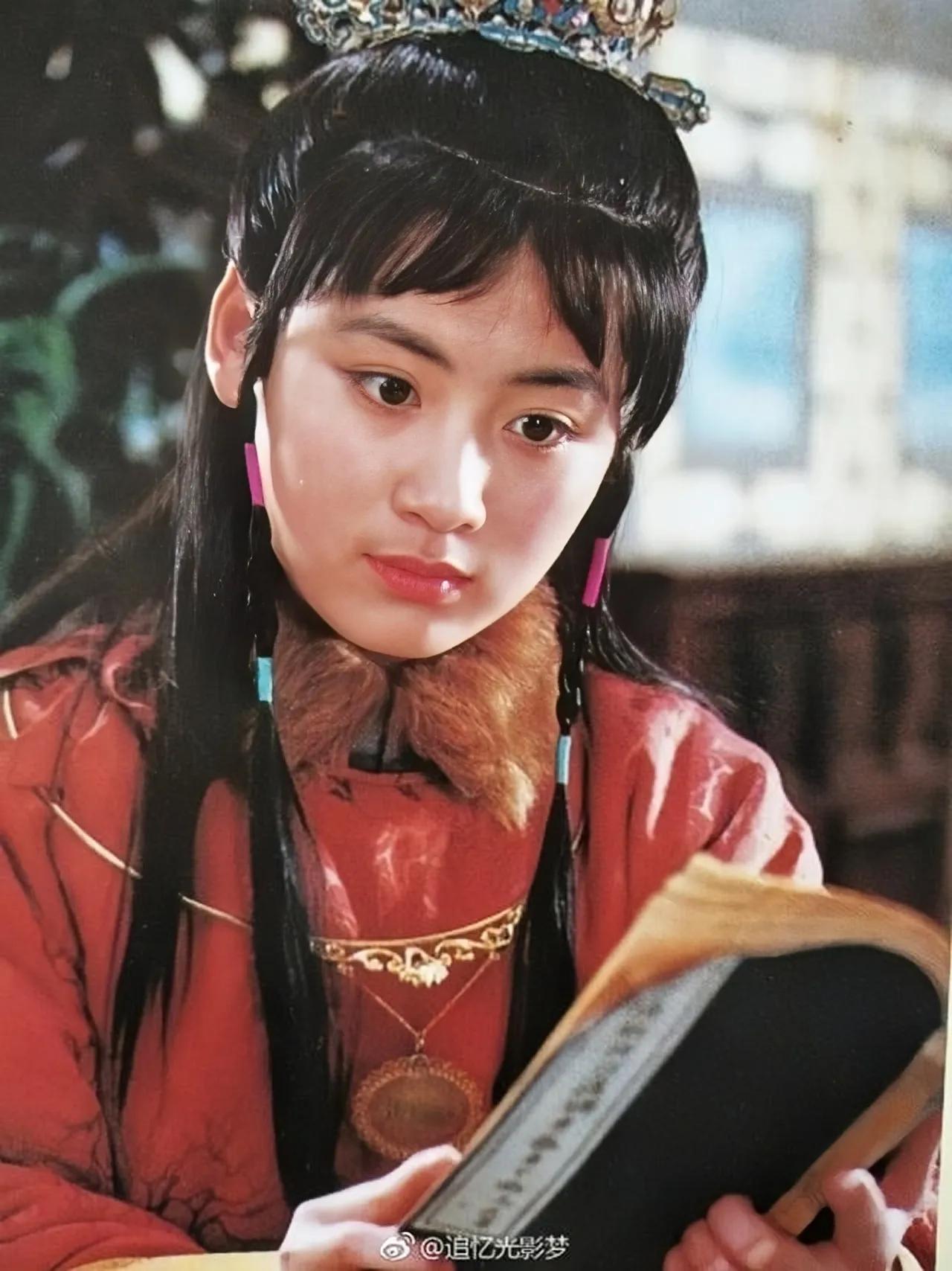 Xia Jing: She disguised herself as a man and starred in Jia Baoyu, but ...