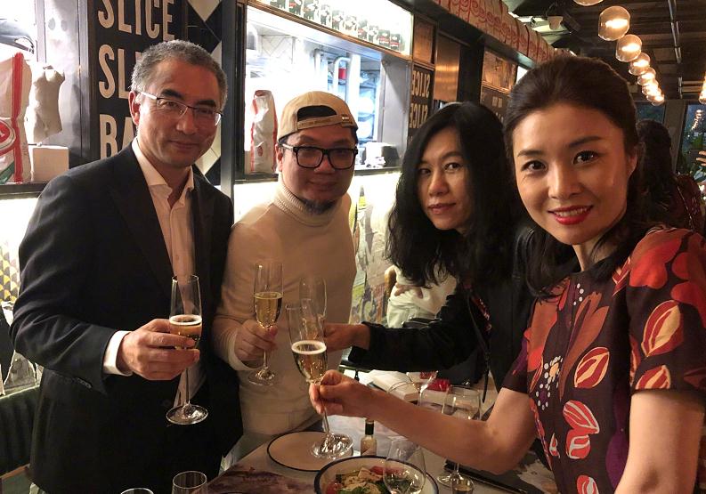 The famous director Wanma Caidan passed away, many directors and ...