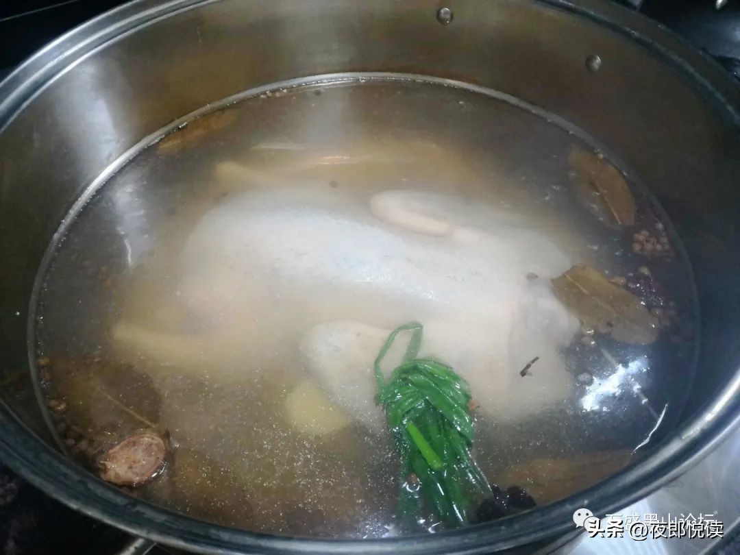 The white-cut duck made of farm duck is sweet and tender, and it is ...