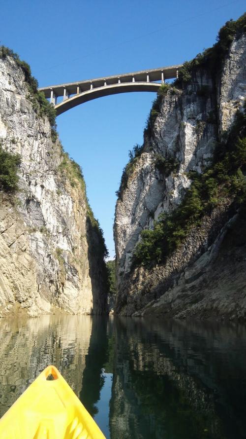 Real shot: Wuchuan Fenshui Town built the Tongda Bridge in the high ...