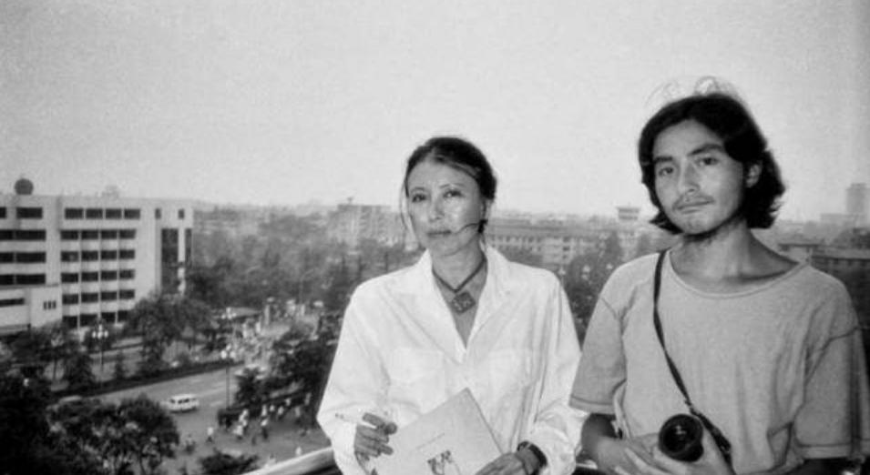 Host Yang Lele: After being abandoned by her first love, she turned ...