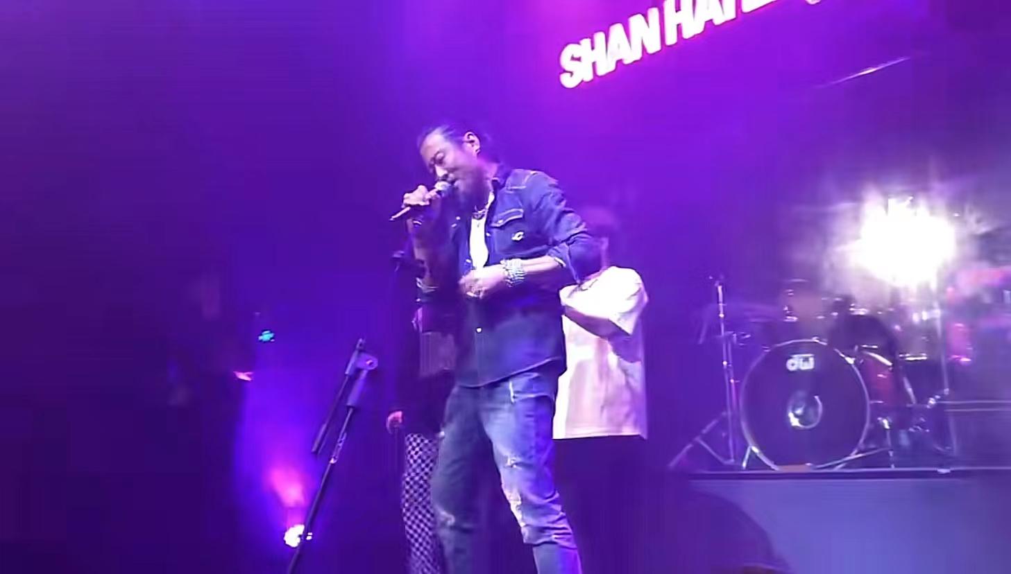 The 58-year-old Sun Xing's bar performance is too crazy - iNEWS
