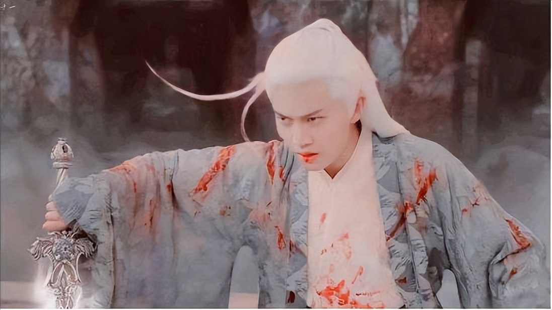 It is also a handsome white-haired man. Putting Wang Hedi, Chengyi, Ren ...